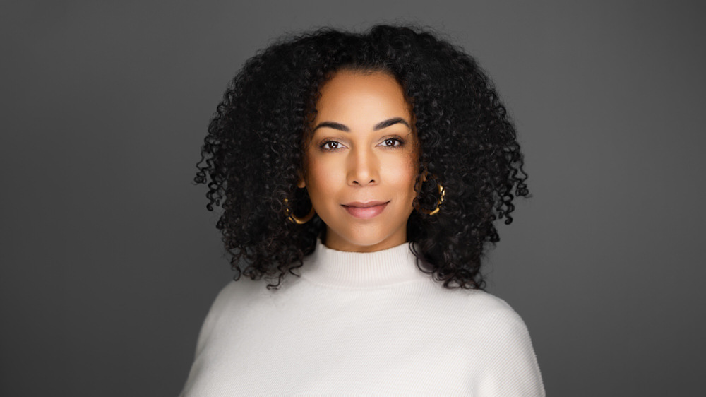 The Headshot Photographer | Fully Coached Professional Headshots